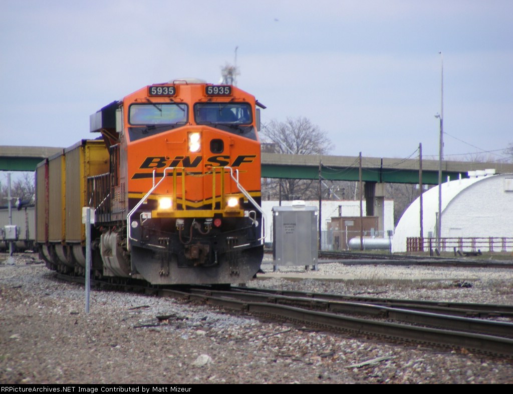 BNSF 5935